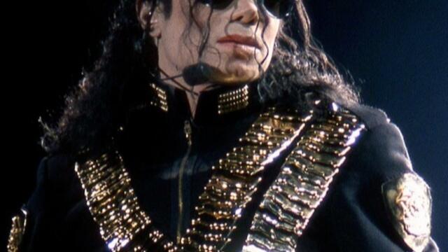 In 1995, Michael Jackson Collapsed From an Irregular Heartbeat on Stage ...