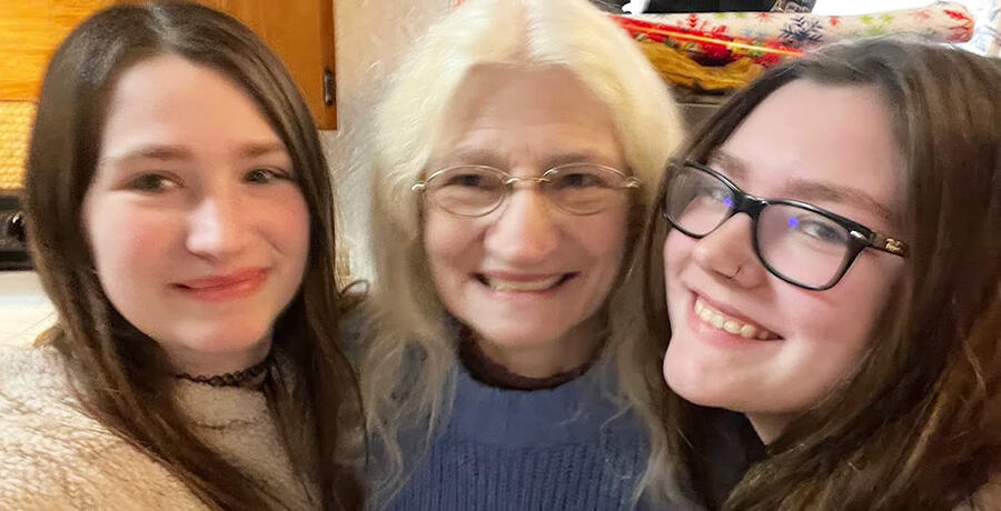 ‘Alaskan Bush People’ Fans Debate Family Resemblance - NewsBreak
