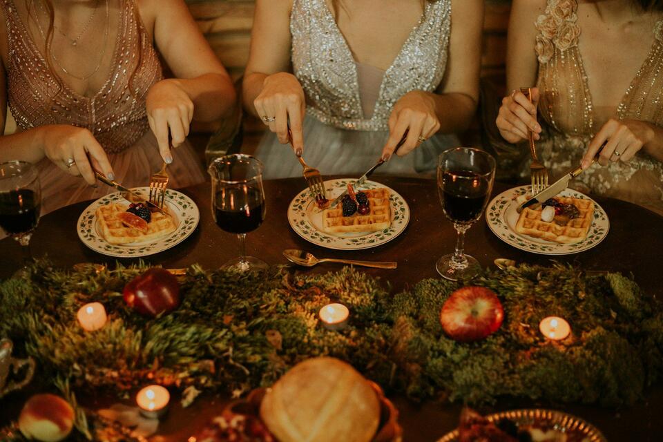 I Didn't Get Invited to a Mom-Friends Dinner, and the Real Reason Stung ...