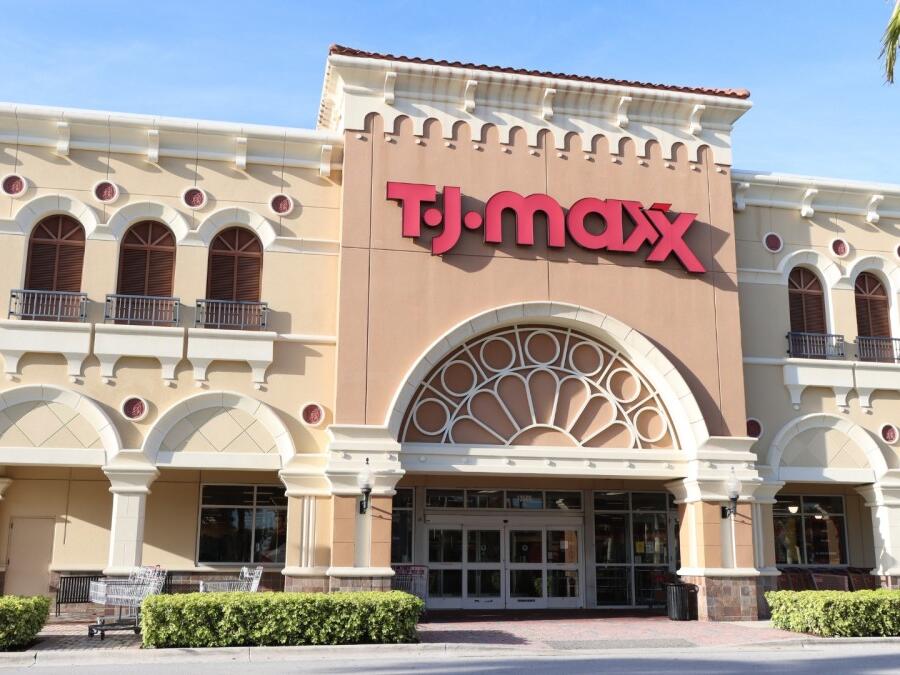 People Are Raiding T.J. Maxx Stores for Viral 'Gilmore Girls' Blanket