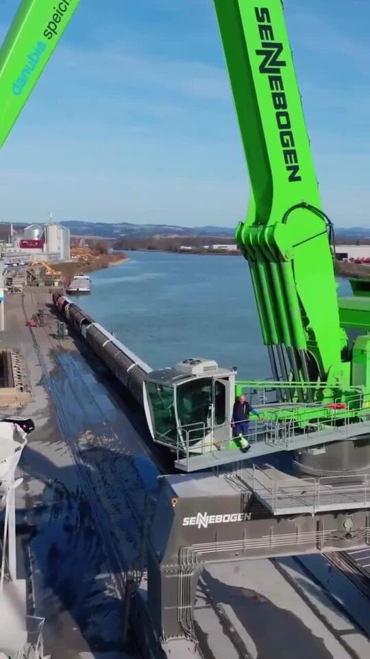 The @sennebogen official 895E hybrid The largest material handler in ...