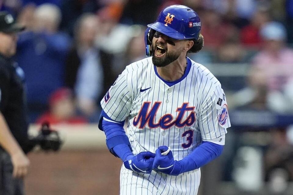 Mets and outfielder Jesse Winker agree to 1-year contract, AP source ...