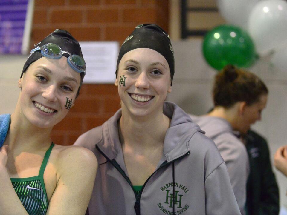 Alex Walsh joins sister Gretchen in qualifying for Paris Olympics