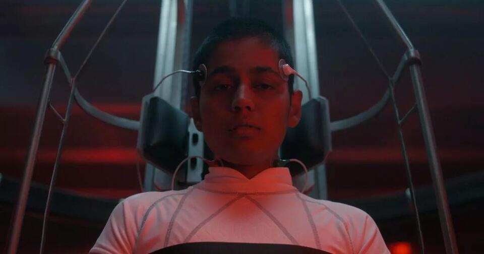 Stranger Things star Linnea Berthelsen's height and career explained ...