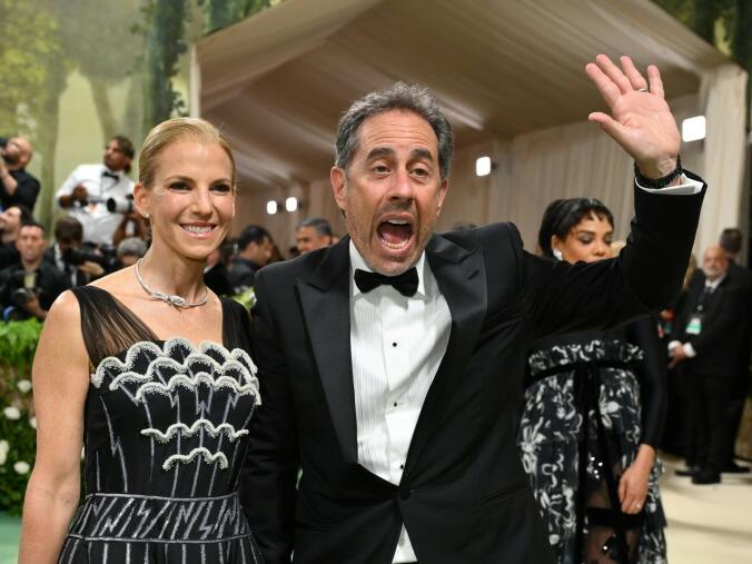 Protesting students walk out on Seinfeld graduation speech