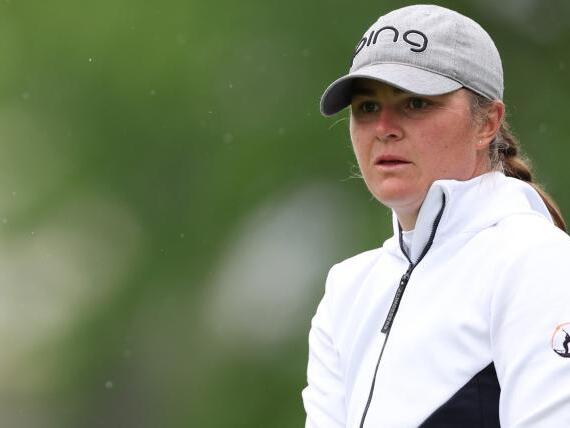 LPGA golfer hits bird with tee shot video: Isi Gabsa has 'Randy Johnson ...