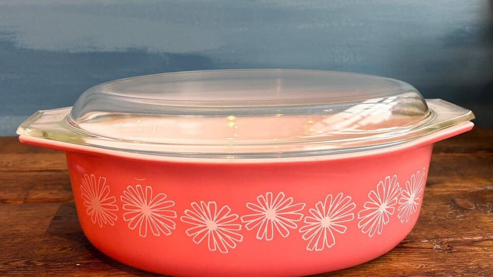 7 Pyrex Pieces Collectors Are Paying Big Money For - NewsBreak