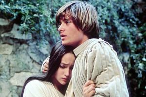 Dos actores demandan a Paramount por desnudo infantil en cinta de 1968 - NewsBreak