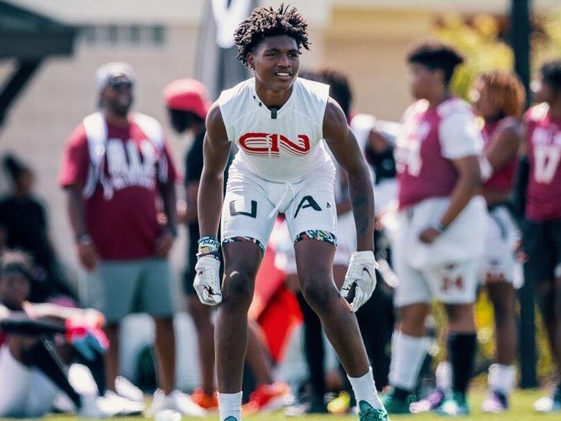 USC football offers 2025 cornerback, QB commit Julian Lewis teammate ...