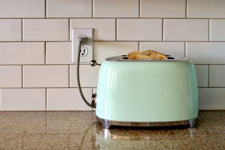 6 Common Appliances You Should Always Unplug Before Going To Bed ...