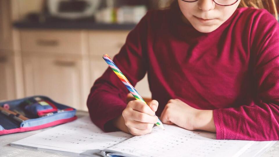 Mom Embarrassed Over Her Inability To Help 6-Year-Old with Her Math ...