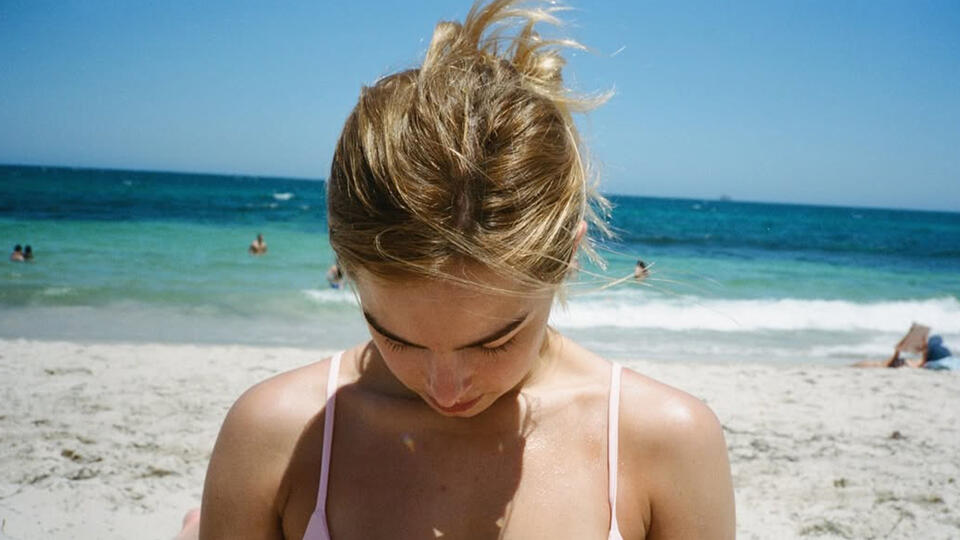 Addison Rae Swimming In Yellow Bikini Is Must See Newsbreak