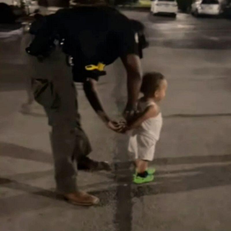 Fact-Checkers Reveal True Story Behind Viral ICE Toddler Arrest Photo ...