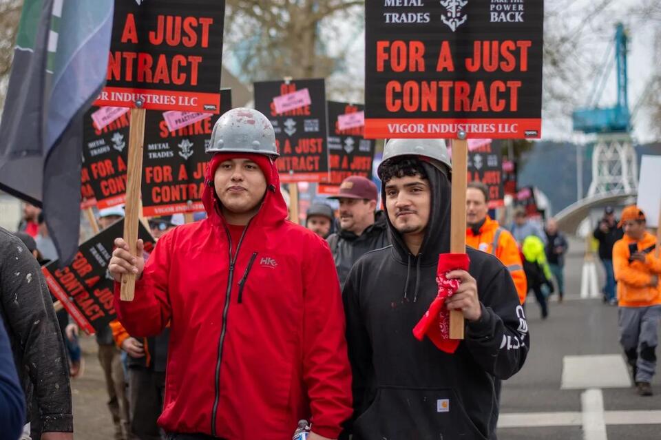 Vigor shipyard workers ratify new contract - NewsBreak