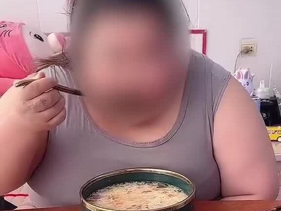 286A 24yearold extreme eater died during a livestream of a 10hour food ...