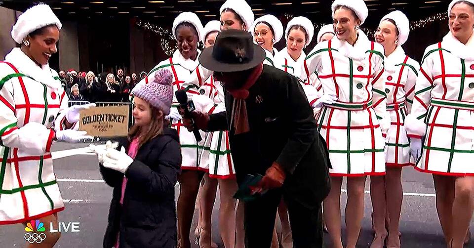 Little Girl Stuns Al Roker As He Gives Her Prize At Thanksgiving Parade ...