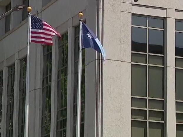 Minnesota retires old flag, unveils new one