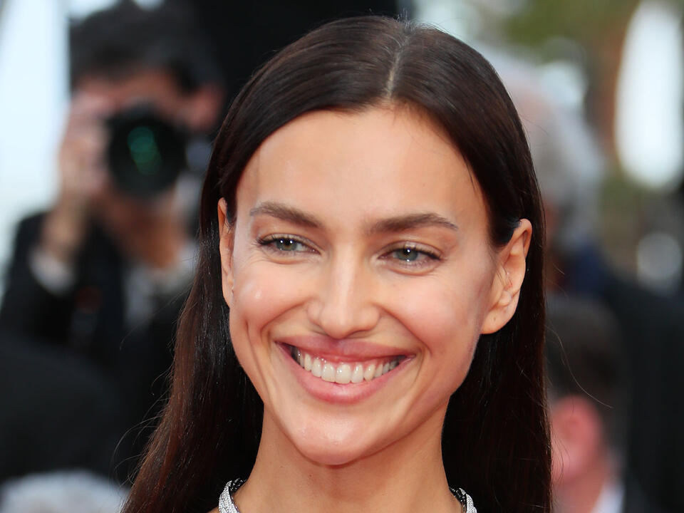 Irina Shayk Goes On An Ice Cream Date With Her Daughter While Wearing Leather Pants And A ...