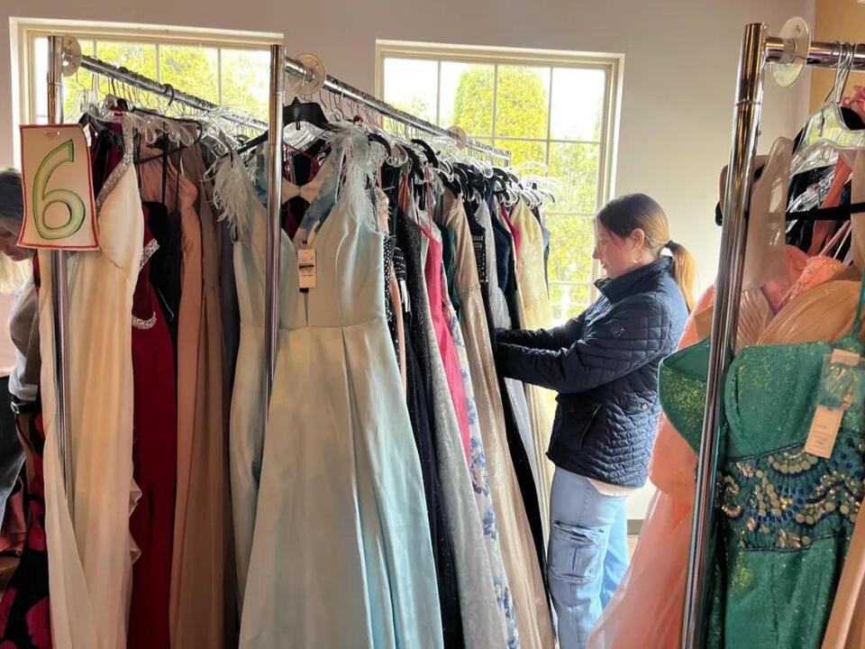 ‘I feel like a princess’: A Maine project gives away thousands of prom ...