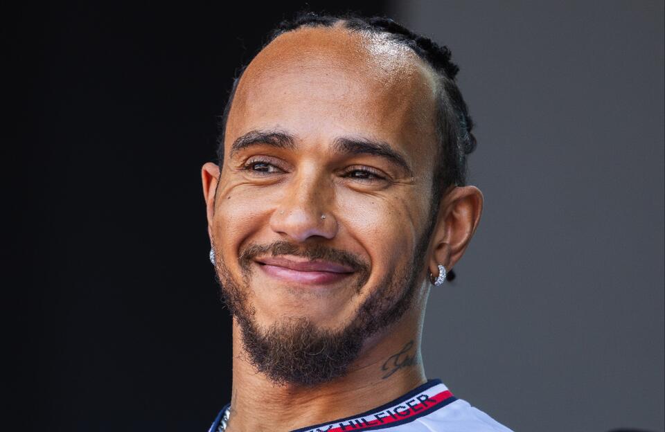 Lewis Hamilton joins Lululemon in game-changing deal - NewsBreak