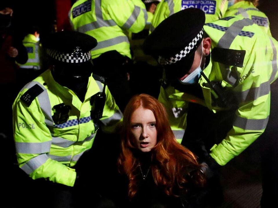 Voices: This is the snarling face of the police that women like me fear ...