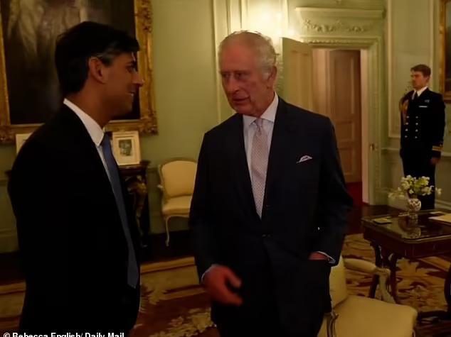 Charles' new wingman! As King's 'hot equerry', Lt Col Jonathan Thompson ...