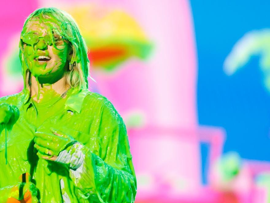 Reneé Rapp Took The World’s First (?) Slime-Covered Thirst Trap After ...