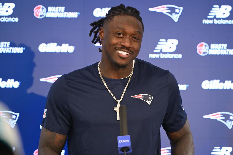 AJ Brown gets New England Patriots jersey number, ditches No. 11 ...