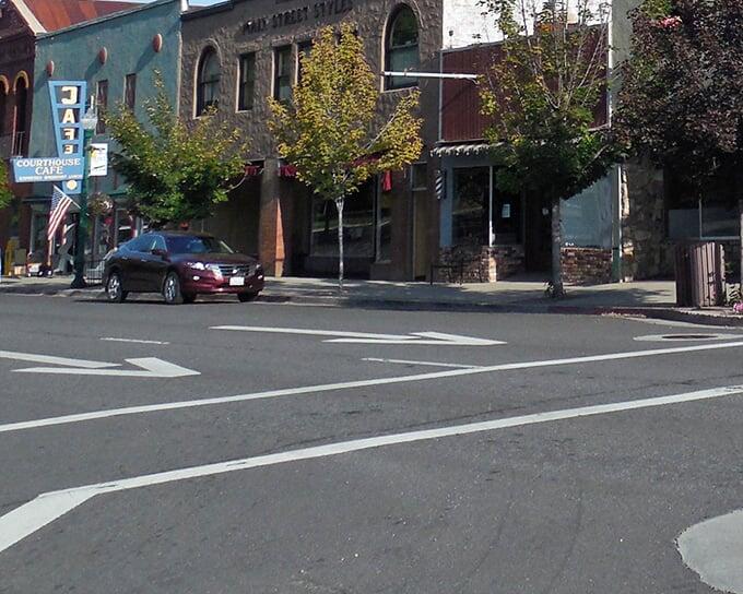 15 Charming Small Towns In California Where You Can Live Affordably And ...