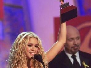 Shakira Spotted With ‘Emily in Paris’ Star Lucien Laviscount After Co ...