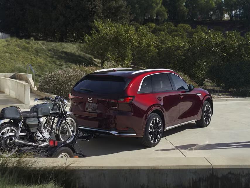 10 Affordable Mid-Size SUVs Ranked By Towing Capacity