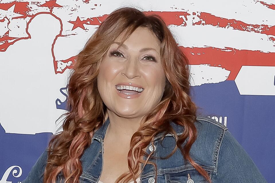 Jo Dee Messina Reveals Her Father, Vincent, Has Died - NewsBreak
