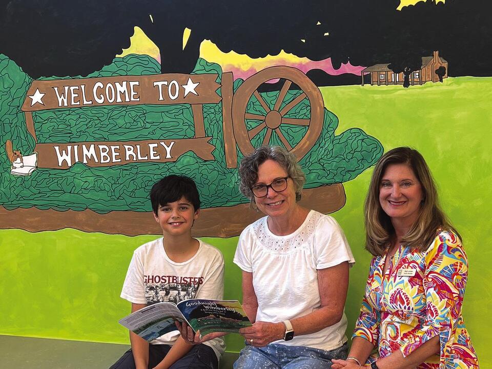 New mural for Wimberley library