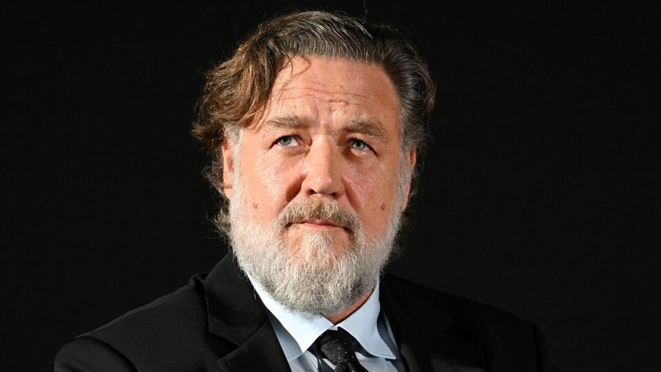 Russell Crowe Clarifies Viral Fan Exchange Video, Calls It ‘Clickbait ...