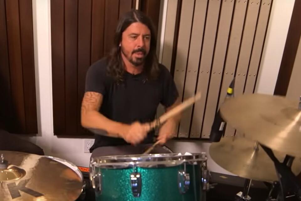 Dave Grohl Has Gray Hair In 2025 - NewsBreak