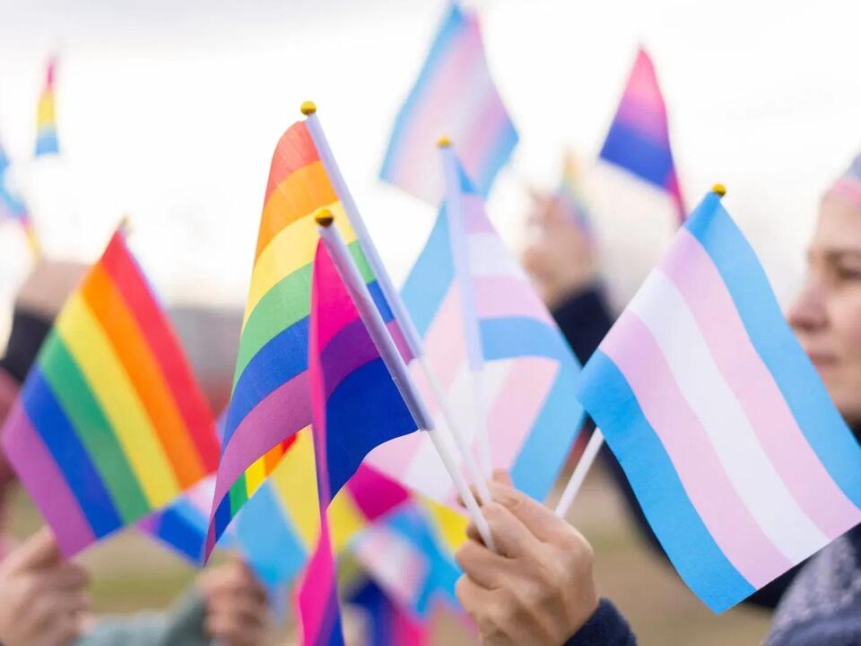 LGBT Americans coming out at younger ages than before, Gallup poll finds