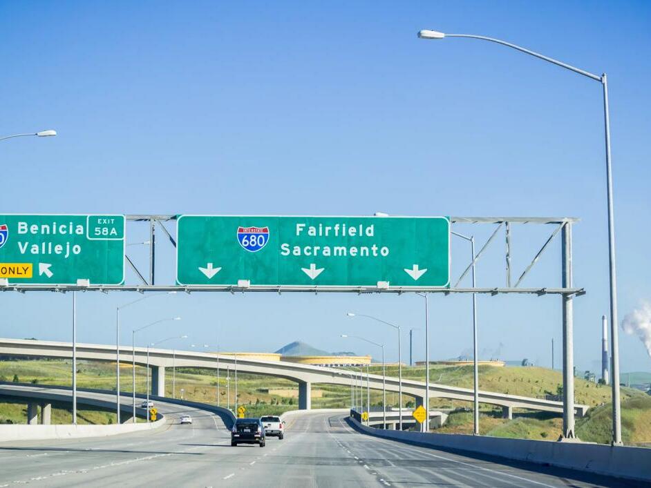 High speed chase shuts down freeway