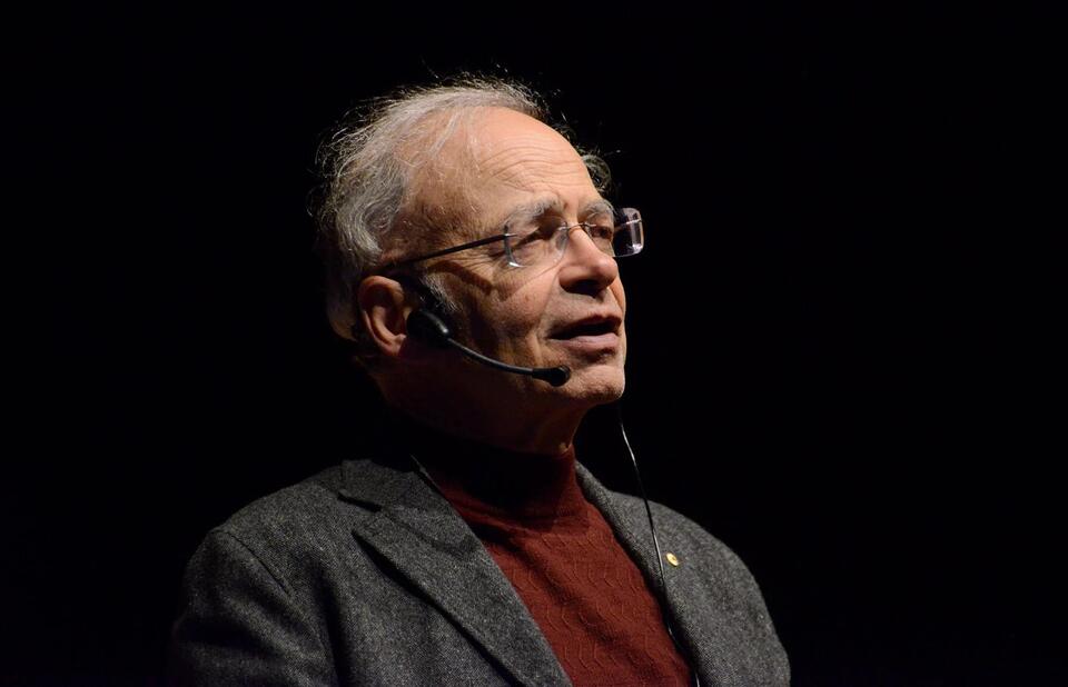 Philosopher Peter Singer speaks on campus, drawing backlash from ...