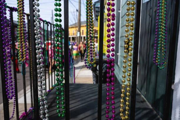 Woman Flashes Live Weather Channel Camera At Mardi Gras - NewsBreak