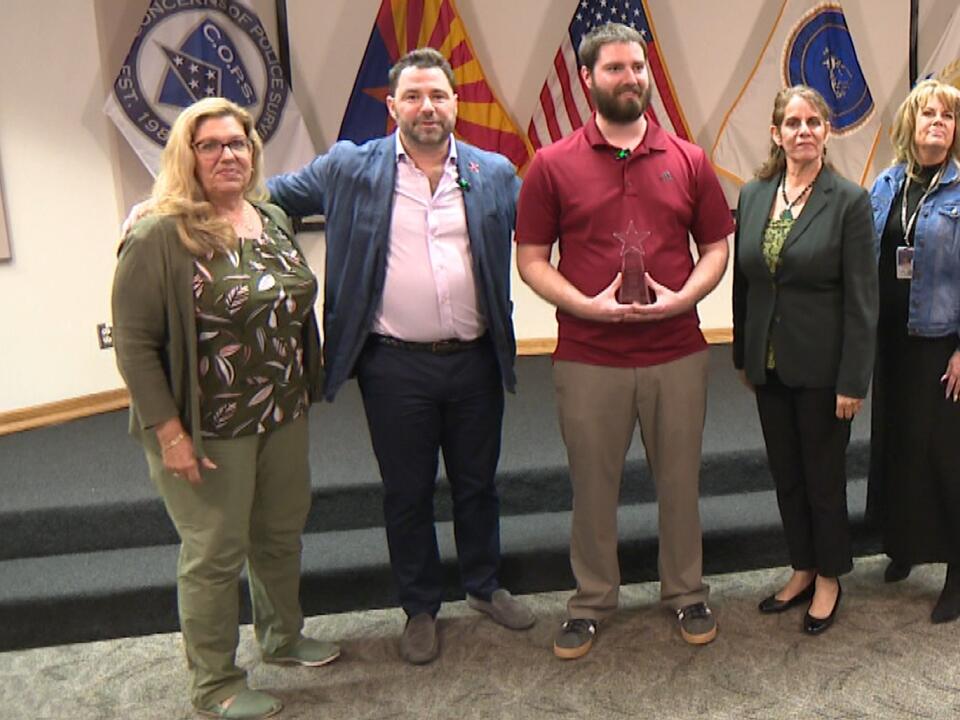 911 dispatcher in Arizona honored for heroic actions