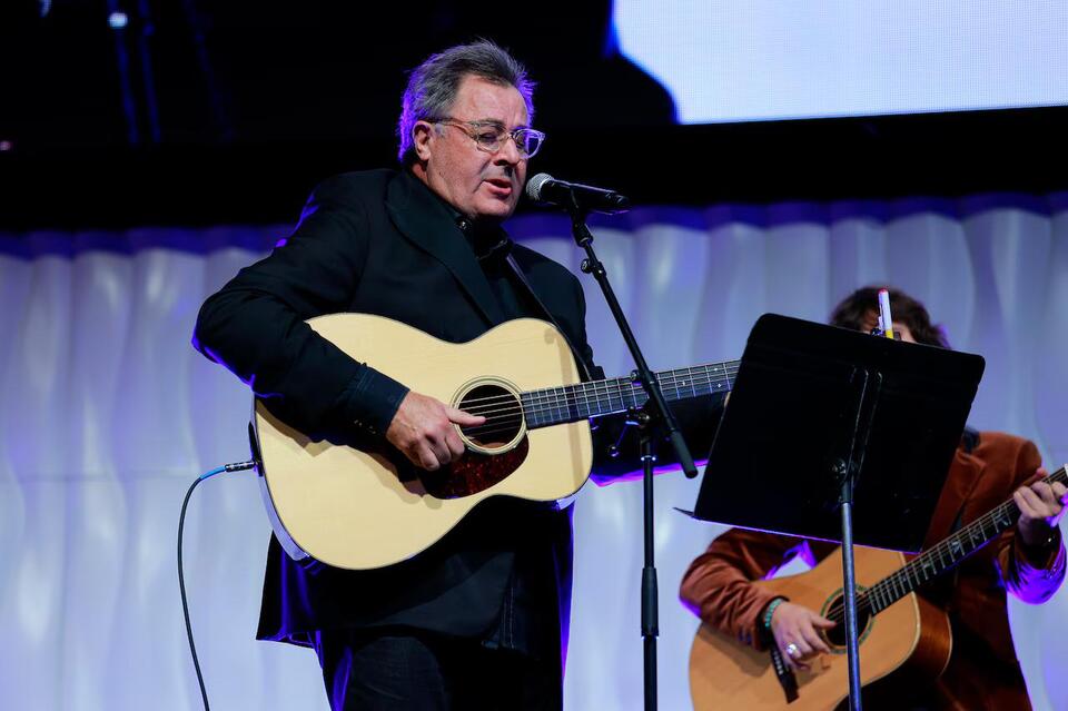 Country legend signs historic record deal at 68 - NewsBreak