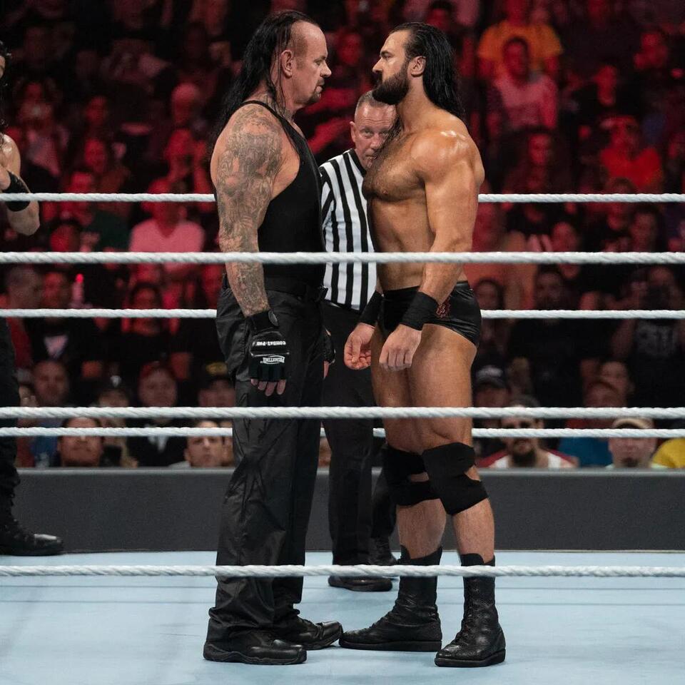 WWE Fans in Disbelief As Female Star Stands at Shoulder Level With The ...