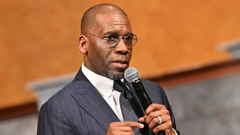 Pastor Jamal Bryant Demands Arrest After Man Storms Church Service ...
