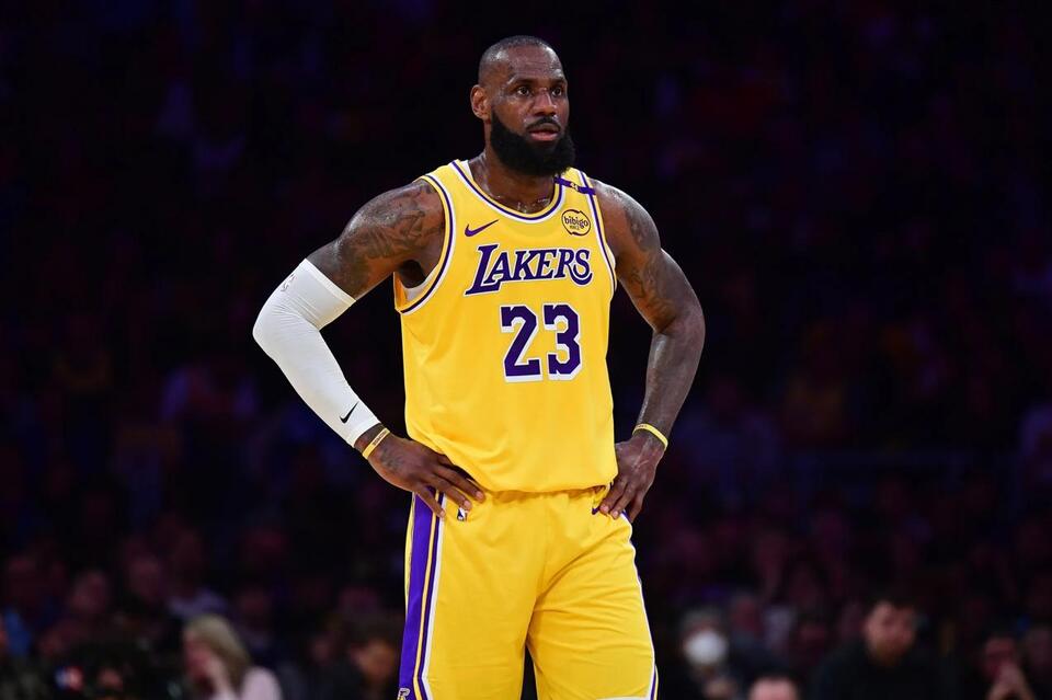 ‘LeBron Robbed’ — Fans Erupt in Rage As Lakers Star Is Snubbed From NBA ...