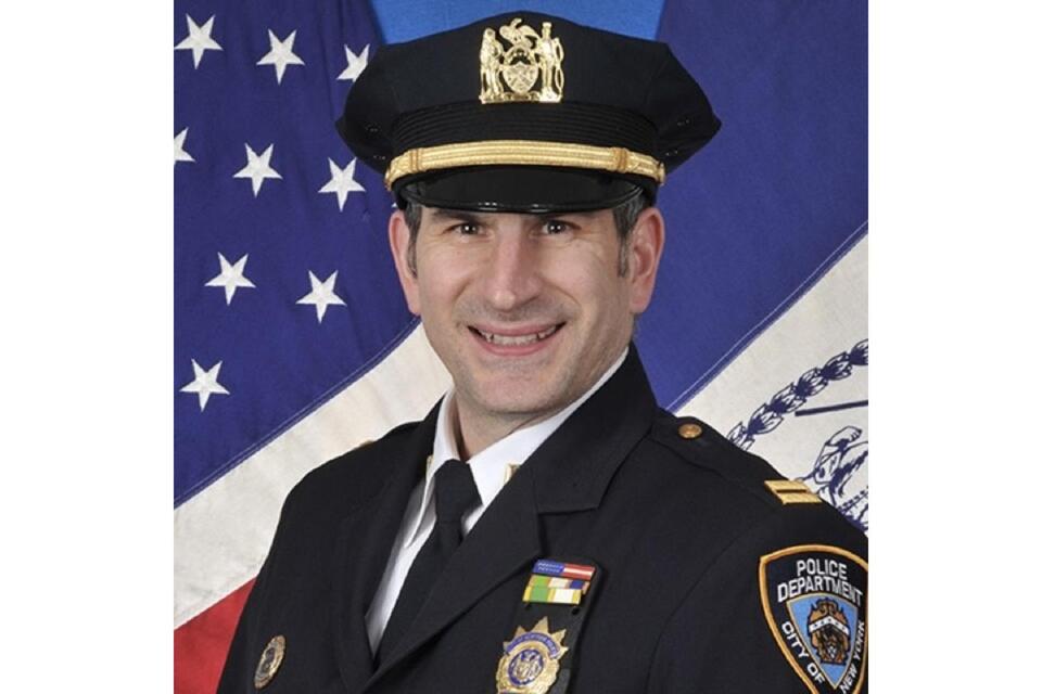 Ex-NYPD deputy inspector accused of getting Midtown bar to delete video ...