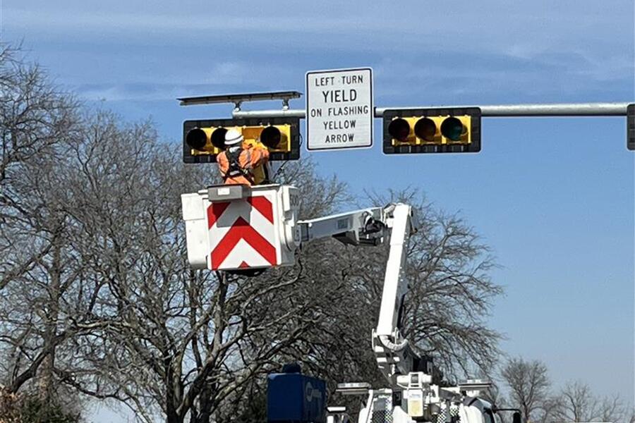 Inside the life of a TxDOT signal technician - NewsBreak