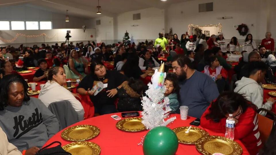 8th annual Shane Harris Christmas breakfast, gift giveaway lifts ...