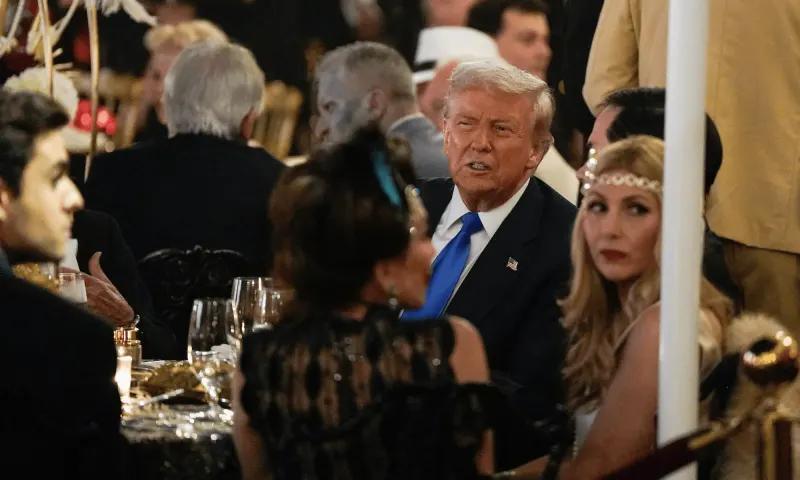 Trump in 'mess of his own making' by choosing 'gilded White House' over ...