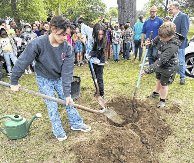 PHOTOS | Wagram students plant tree for Arbor Day - NewsBreak