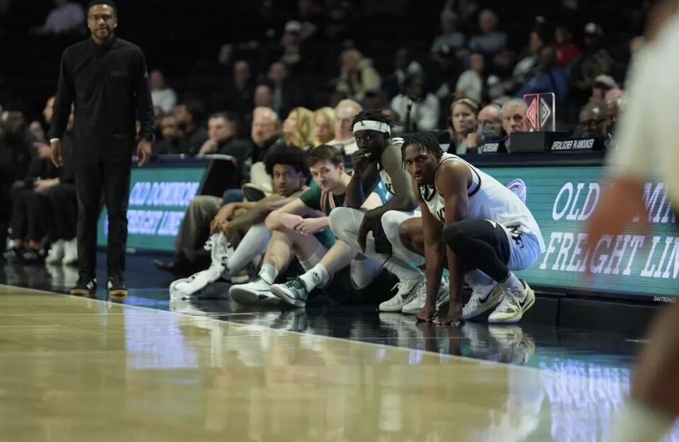 Men’s Basketball falls in gut-wrenching battle with Miami - NewsBreak